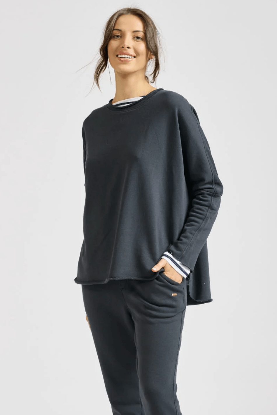 Raw Long Sleeve High Low Sweat - Black - EST3 – Pizazz Boutique